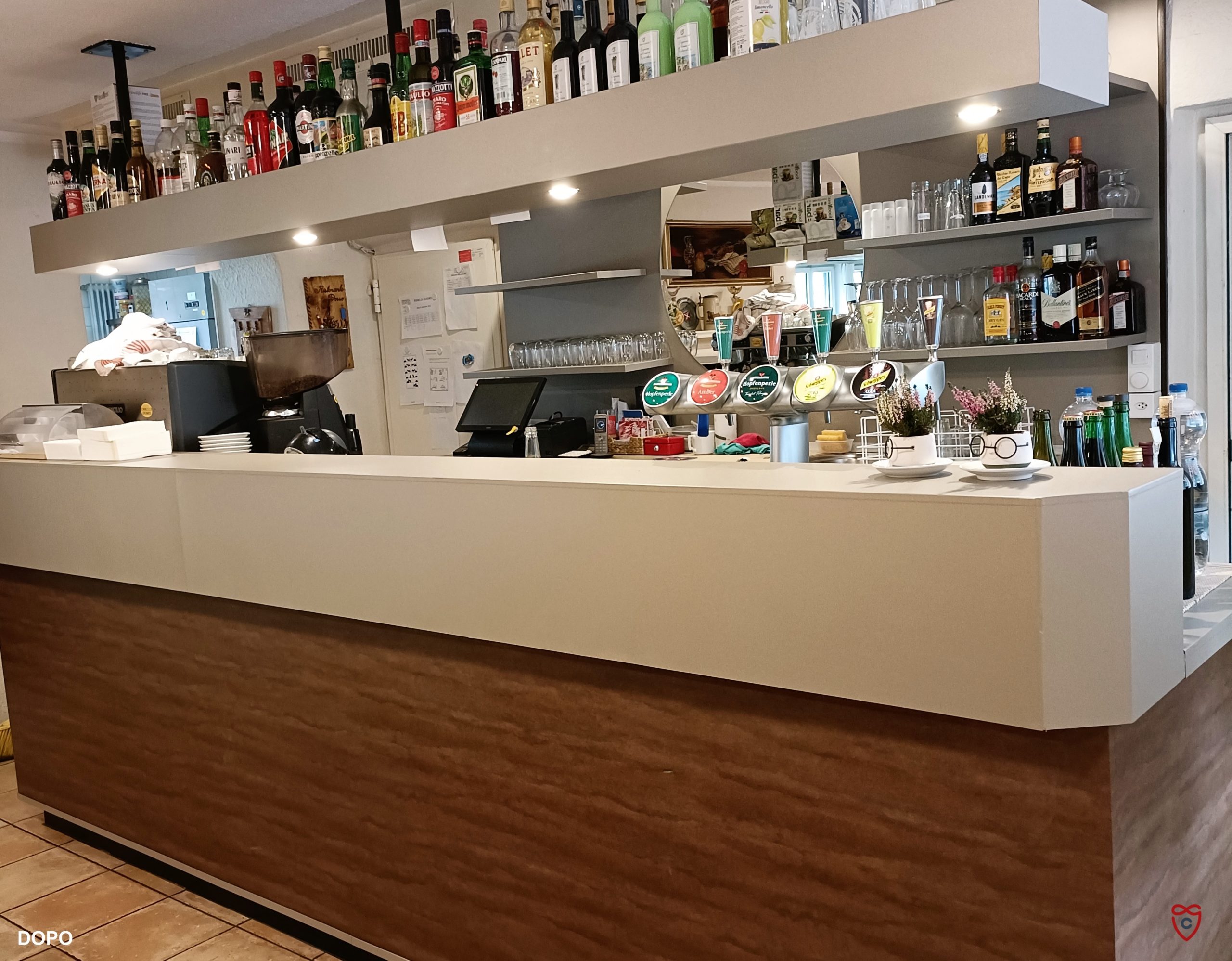 Rivestimento bancone Ristorante Dosso a Taverne - C-infinito